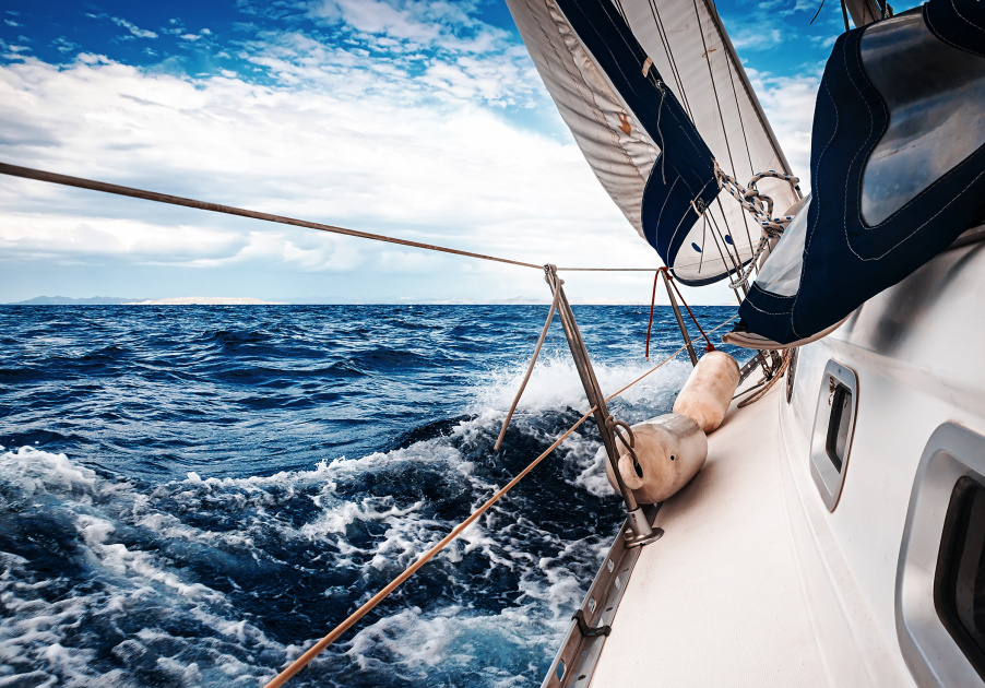 Crossing the Atlantic Ocean by sailboat: pure adventure